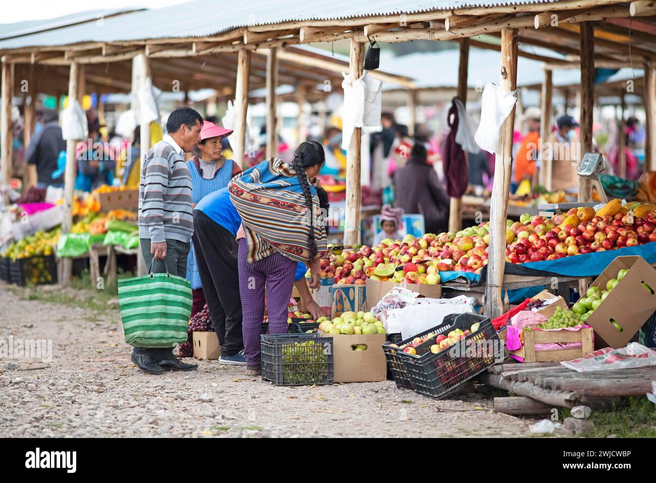Peruvian family buys fruit at the Indio market in Chinchero, Cusco ...