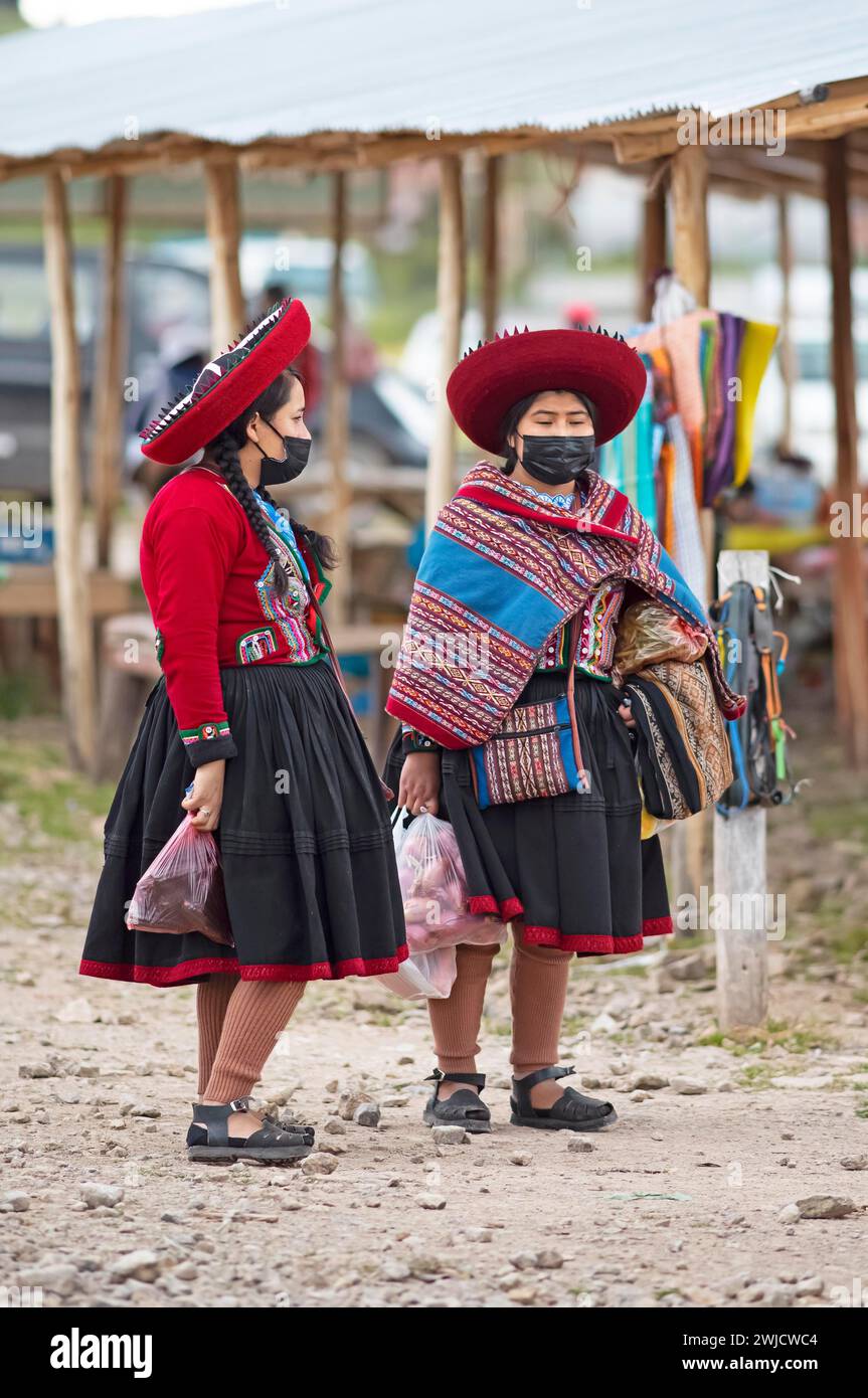 Peruvian woman in traditional traditional costume at the indigenous ...