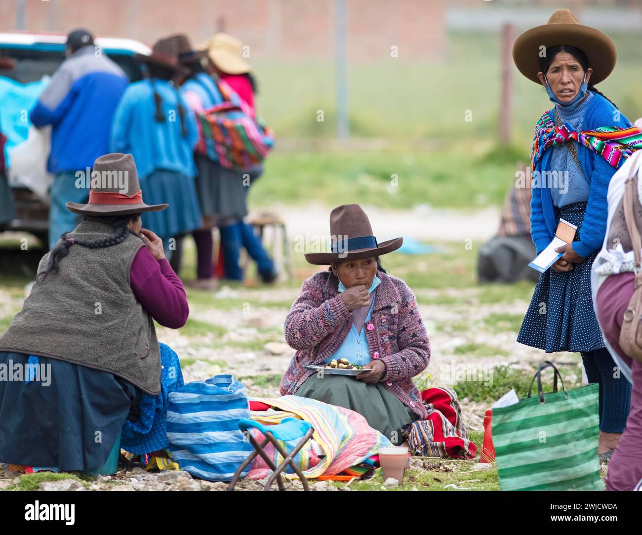 Peruvian woman in traditional traditional costume at the indigenous ...