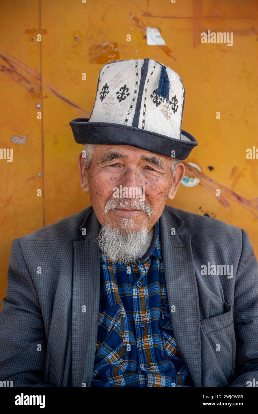 Man native bus hi-res stock photography and images - Alamy