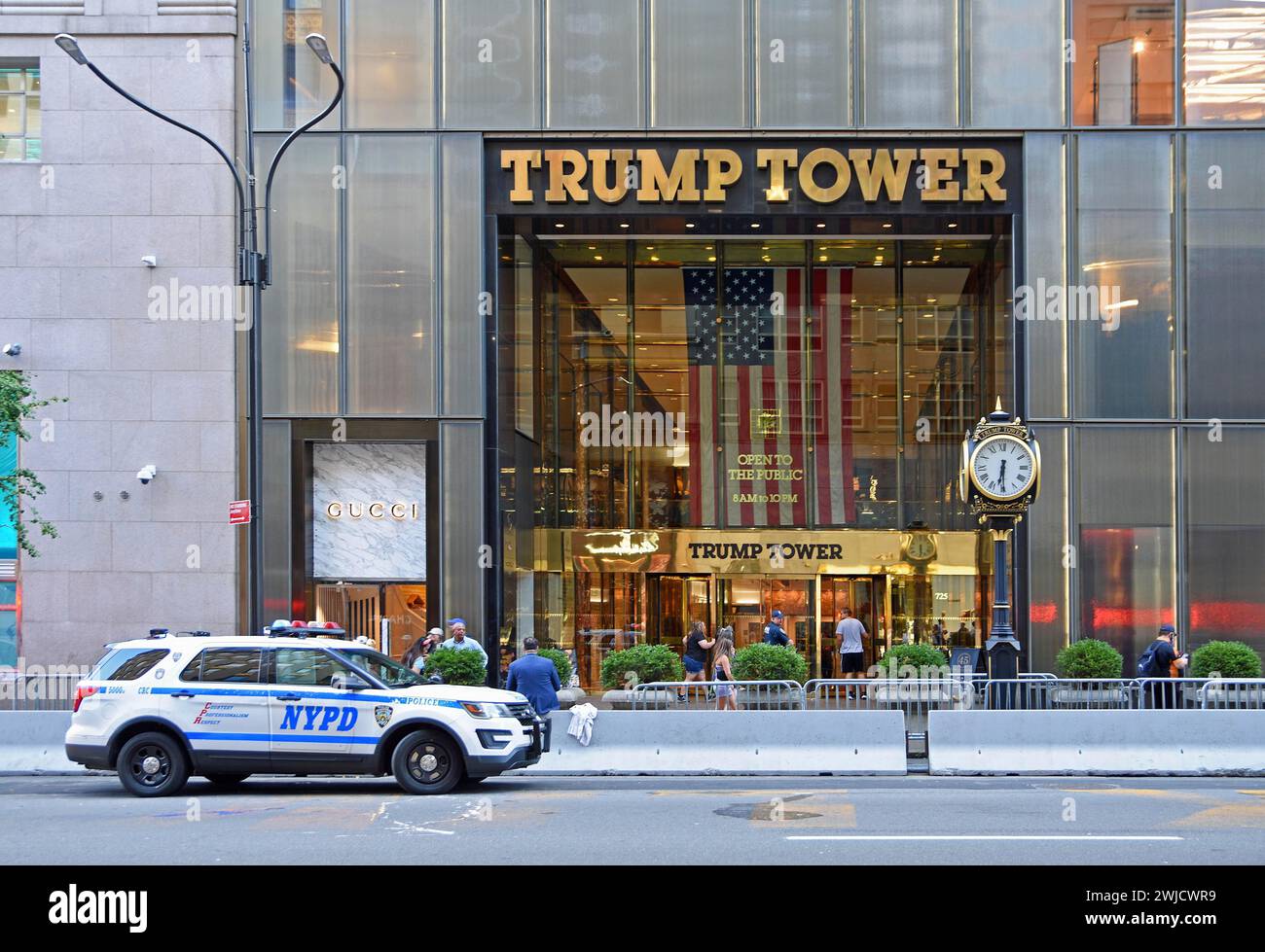 Entrance to trump tower in new york hi-res stock photography and images ...