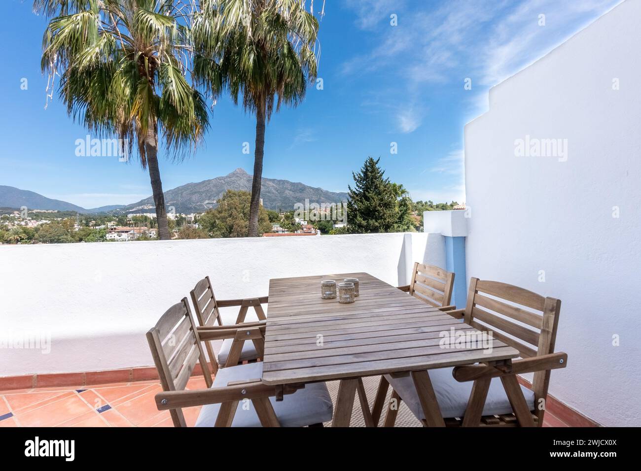 Pretty seaside dining terrace hi-res stock photography and images - Alamy