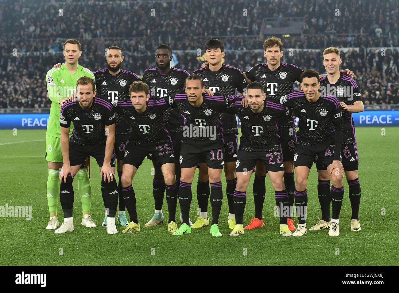 Fc bayern muenchen line up hi-res stock photography and images - Alamy