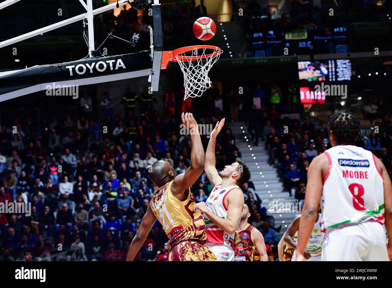 Torino, Italia. 14th Feb, 2024. Estra Pistoia Angelo Del Chiaro defend ...