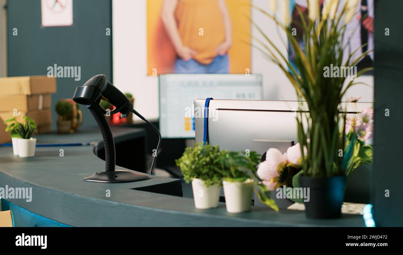 Empty clothing store cash register hi-res stock photography and images ...