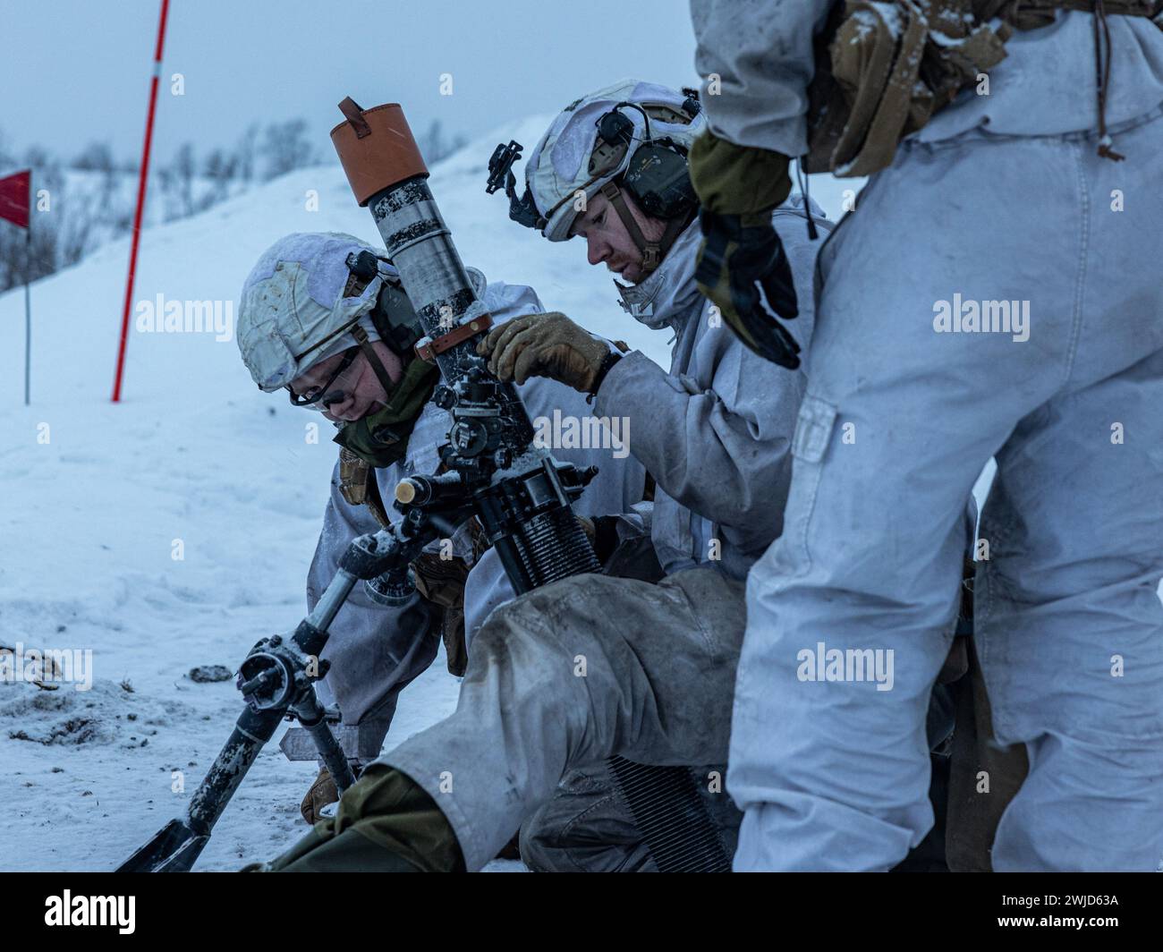 Norwegian Army soldiers with the 1st Armoured Battalion adjust a 81 mm ...