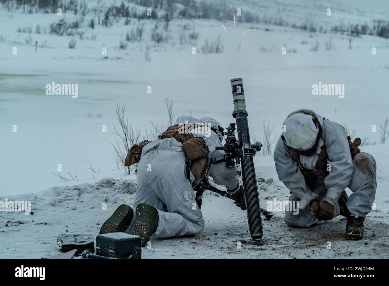 Norwegian Army soldiers with the 1st Armoured Battalion fire a 81 mm ...