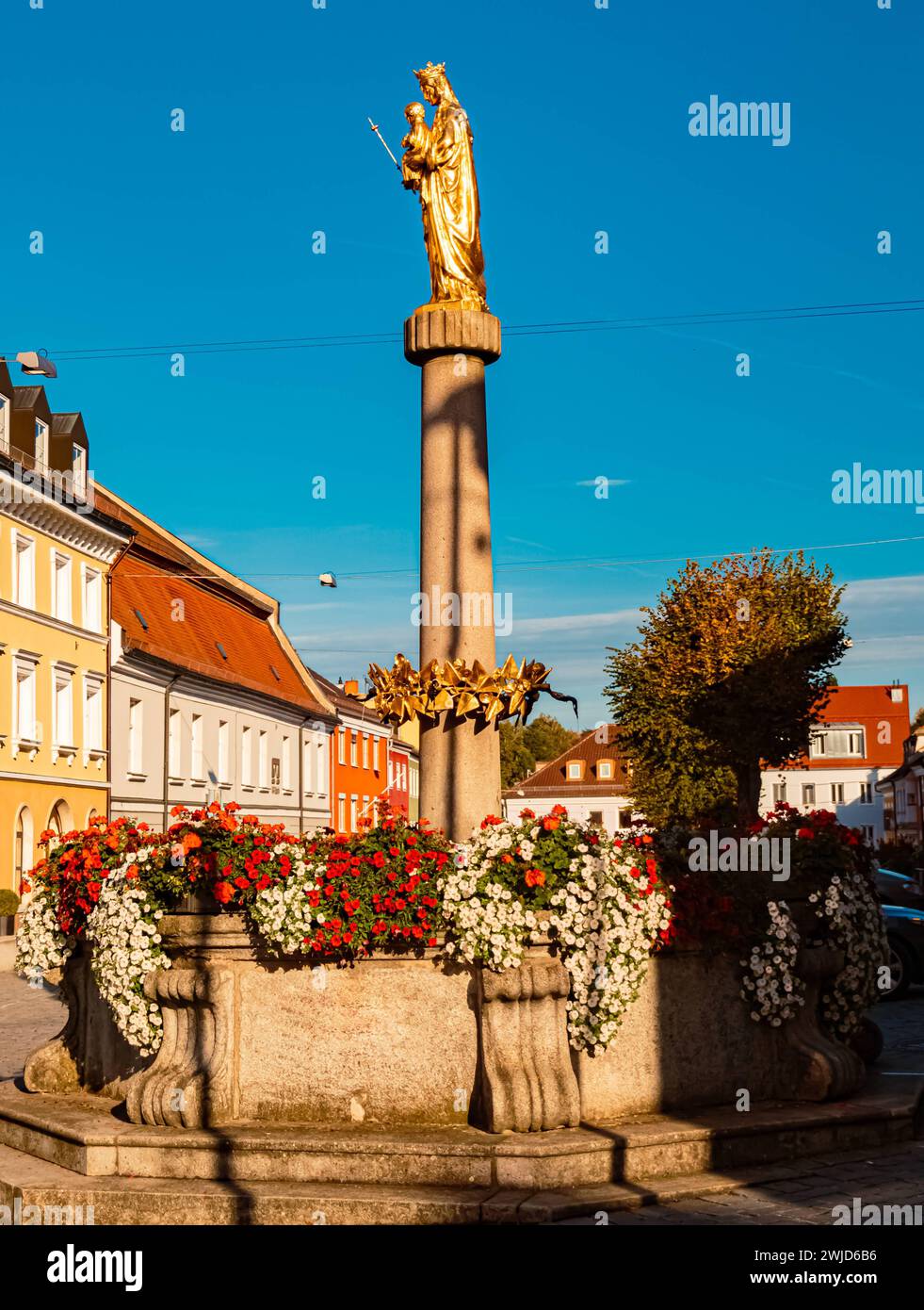 Summer view with a St. Mary s column at Landau, Isar, Bavaria, Germany ...
