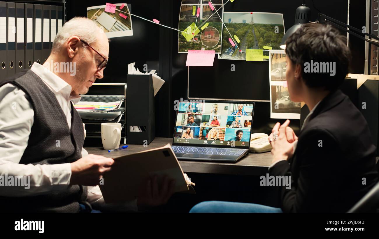 Officers taking statements hi-res stock photography and images - Alamy