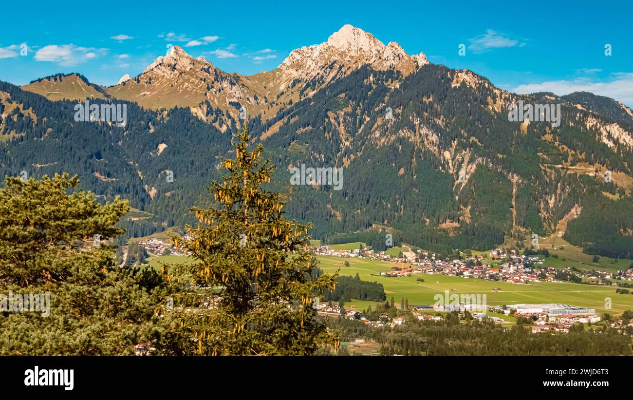 Alpine summer view at Ehrenberg castle ruins near Reutte, Tyrol ...