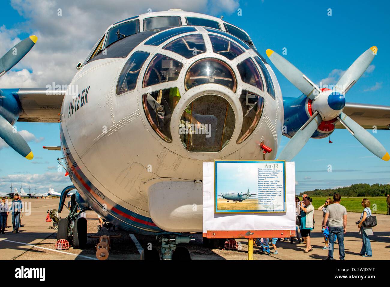 Antonov an 12 hi-res stock photography and images - Alamy