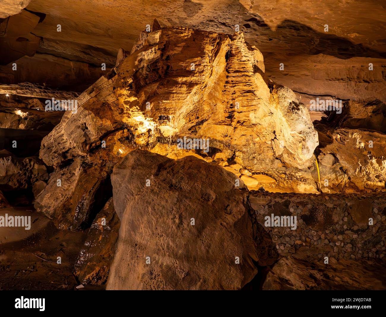 Inside Al Hoota Cave, in Al-Hamra', Ad Dakhiliyah Governorate, Oman ...