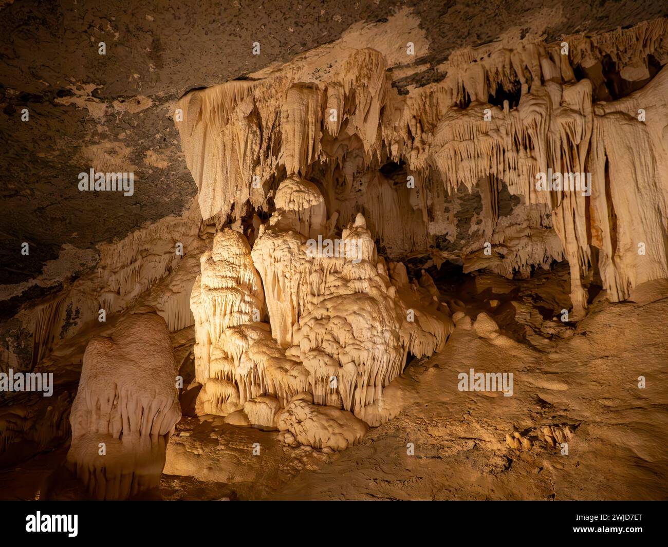 Inside Al Hoota Cave, in Al-Hamra', Ad Dakhiliyah Governorate, Oman ...