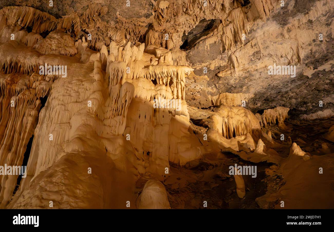 Inside Al Hoota Cave, in Al-Hamra', Ad Dakhiliyah Governorate, Oman ...