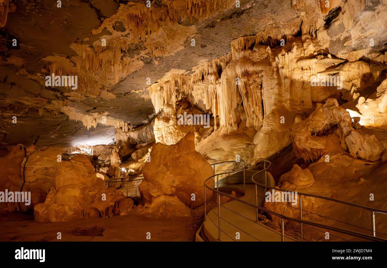 Inside Al Hoota Cave, in Al-Hamra', Ad Dakhiliyah Governorate, Oman ...