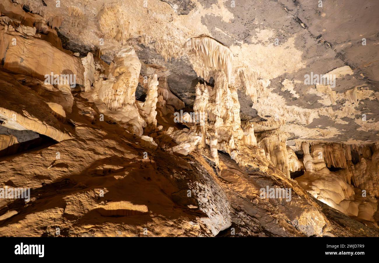 Inside Al Hoota Cave, in Al-Hamra', Ad Dakhiliyah Governorate, Oman ...