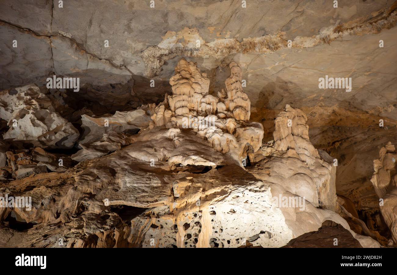 Inside Al Hoota Cave, in Al-Hamra', Ad Dakhiliyah Governorate, Oman ...