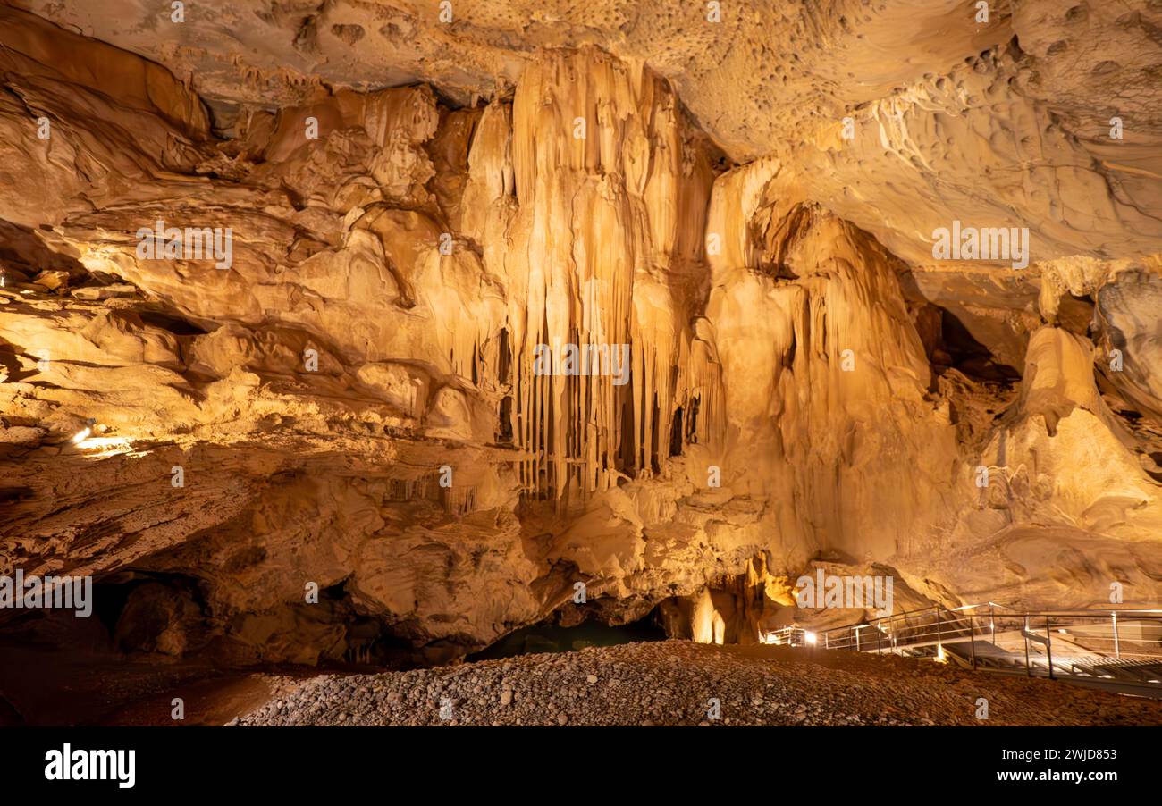 Inside Al Hoota Cave, in Al-Hamra', Ad Dakhiliyah Governorate, Oman ...