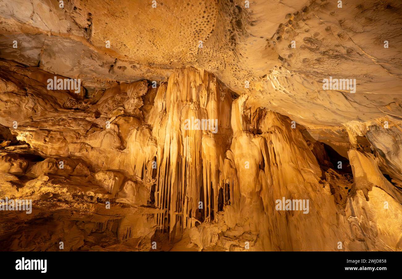 Inside Al Hoota Cave, in Al-Hamra', Ad Dakhiliyah Governorate, Oman ...