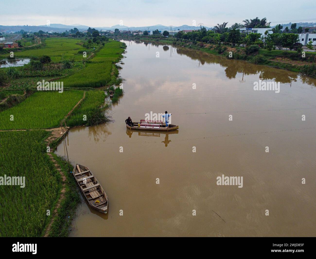 Aerial view boat crossing hi-res stock photography and images - Alamy