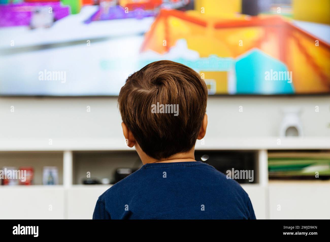 Kid watch tv cartoon hi-res stock photography and images - Alamy