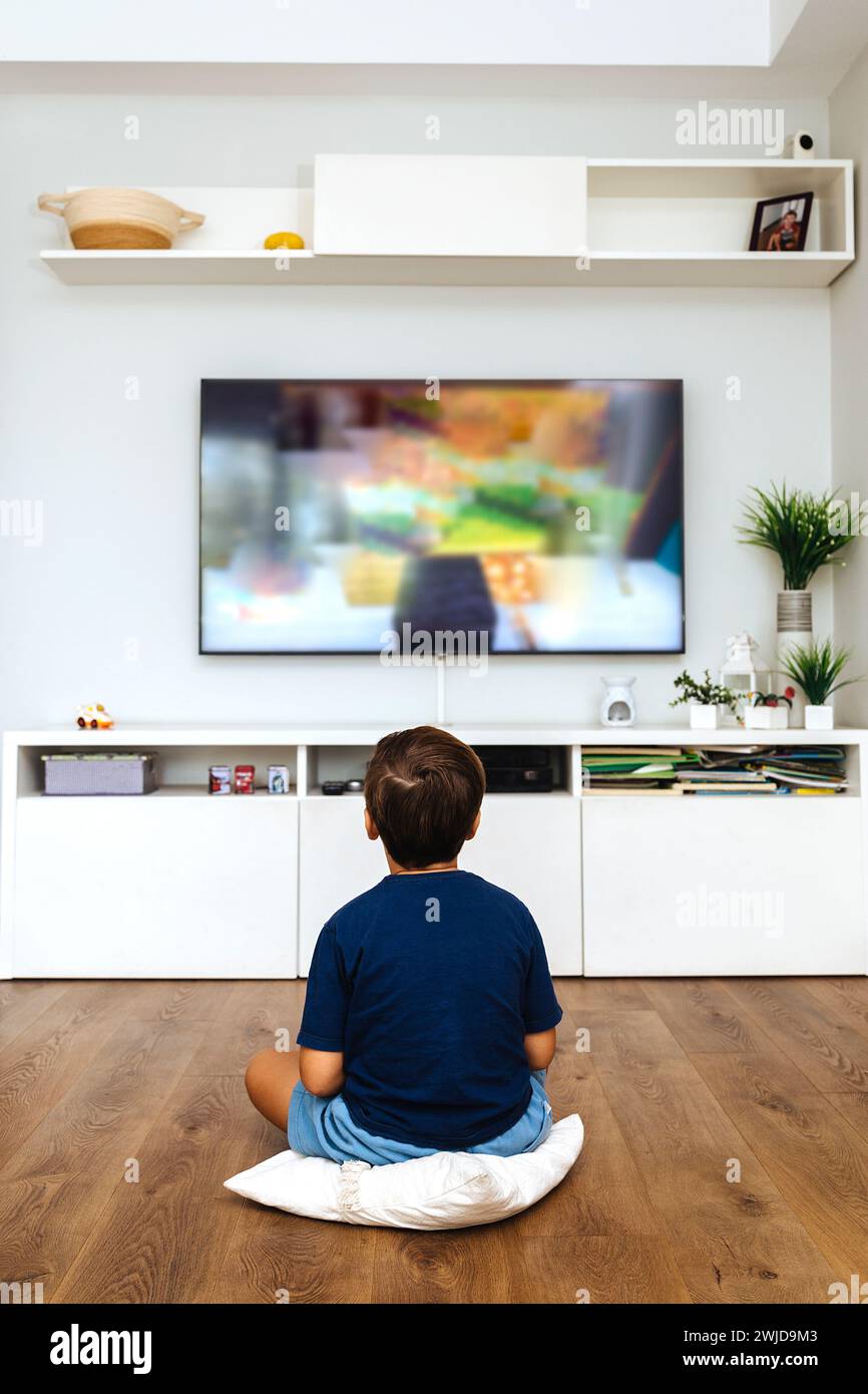 Boy watch tv cartoon hi-res stock photography and images - Alamy