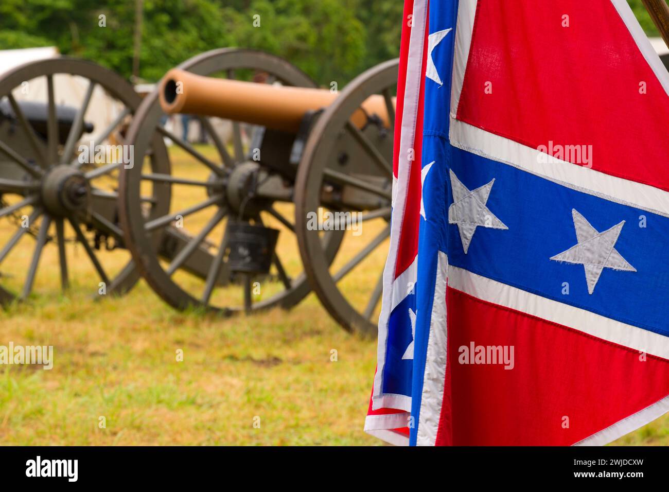 Confederate camp cannon with Confederate flag, Civil War Reenactment ...