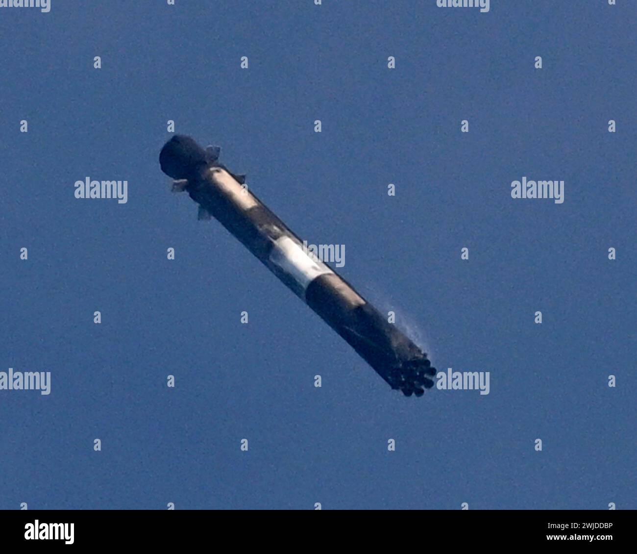 The first stage of the SpaceX Falcon 9 returns to Landing Zone 2 after ...