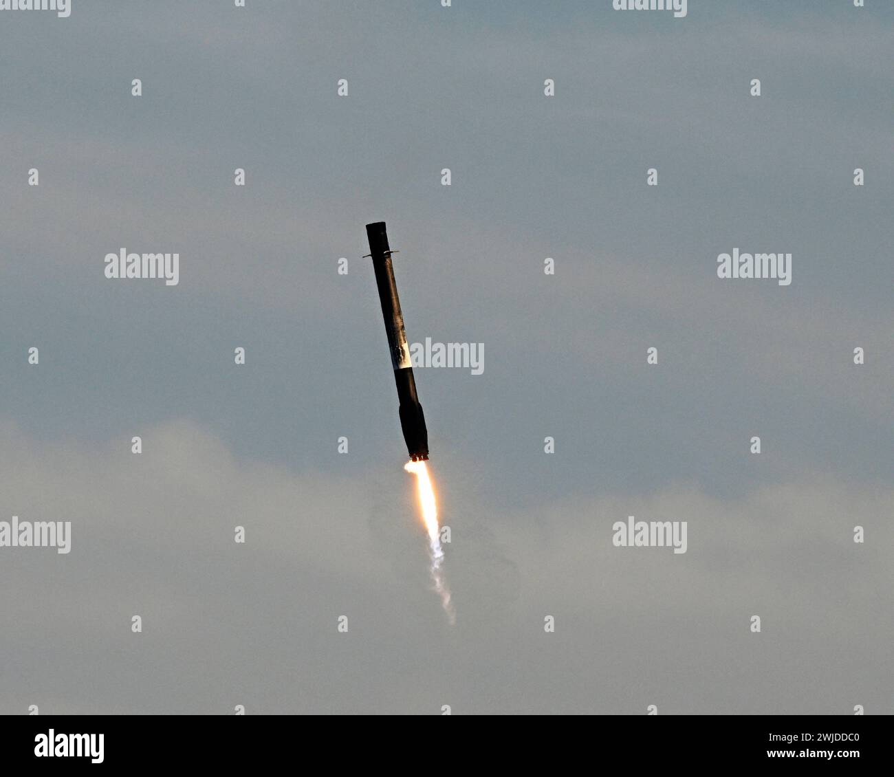 The first stage of the SpaceX Falcon 9 returns to Landing Zone 2 after ...