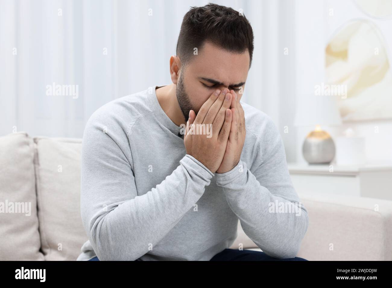 Sick male coughing symptoms bronchitis hi-res stock photography and ...