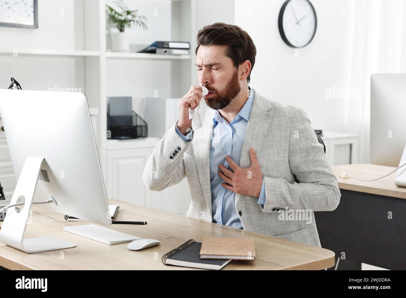 Man desk office unwell hi-res stock photography and images - Alamy