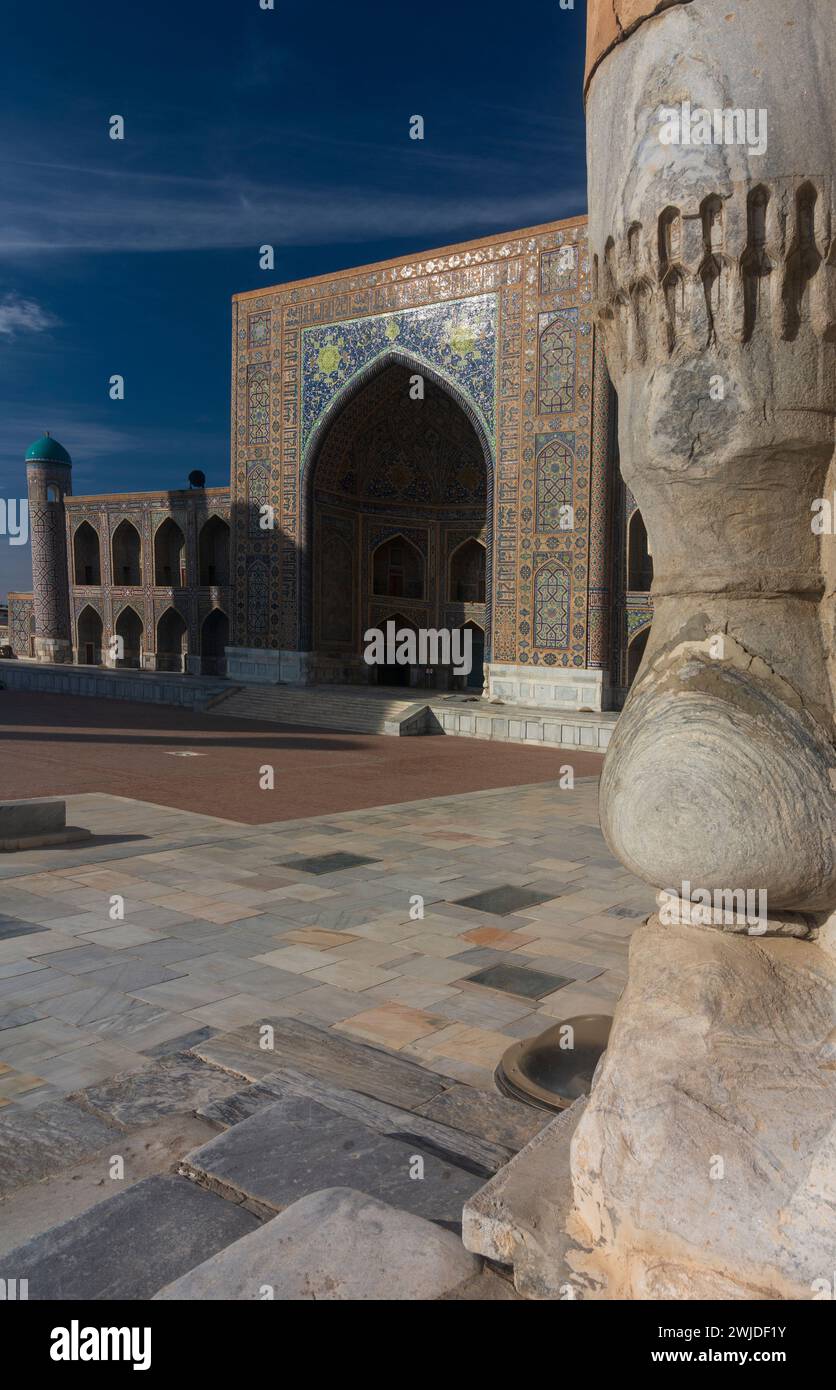 Detail of the great square of Registan Stock Photo - Alamy