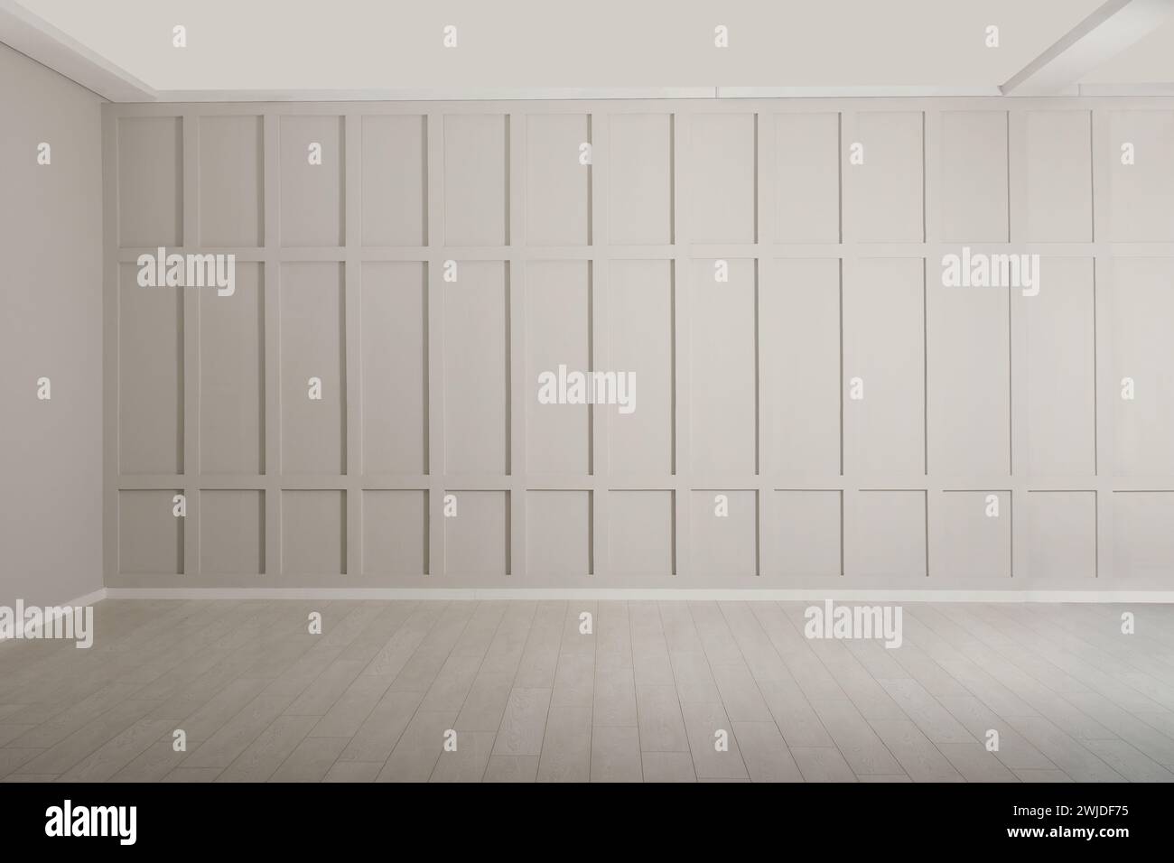 Empty room with beige walls and laminated flooring Stock Photo - Alamy