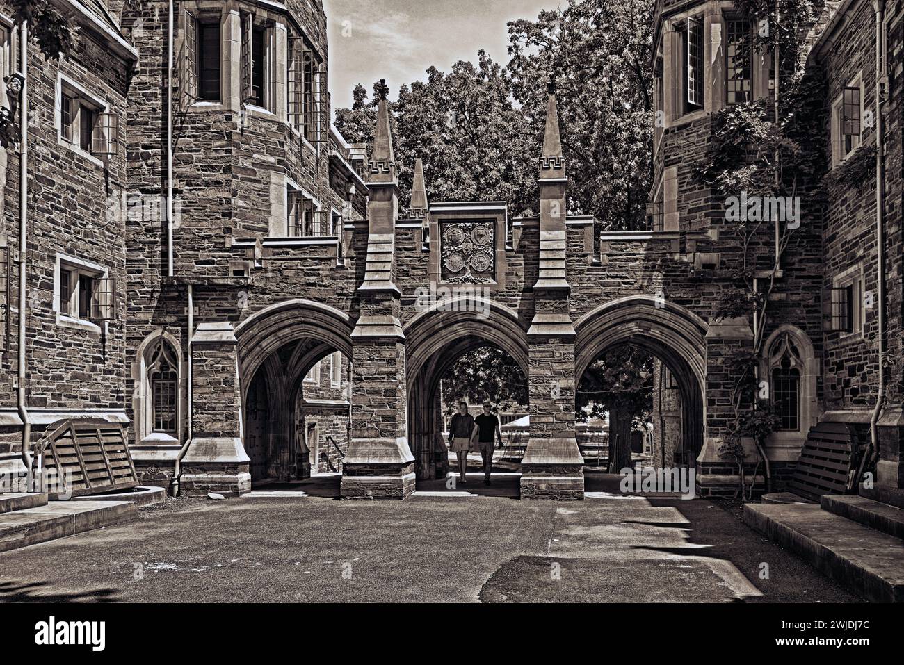 Two students in arch hi-res stock photography and images - Alamy