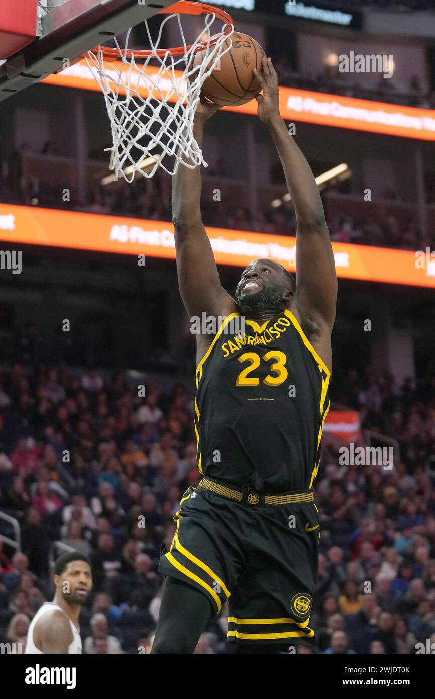 Golden State Warriors forward Draymond Green dunks against the Los ...