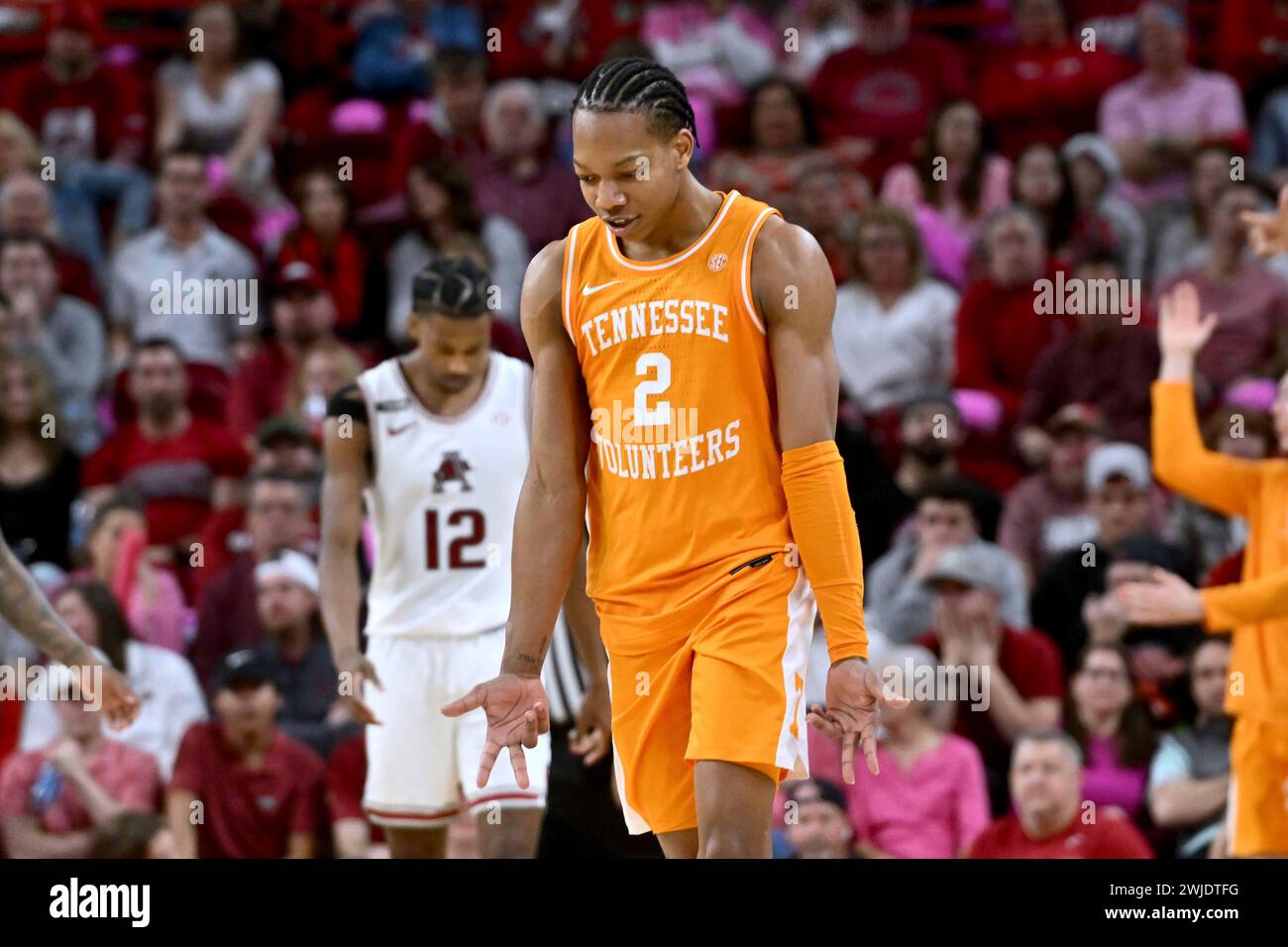 Tennessee guard Jordan Gainey (2) gestures after hitting a 3-point shot ...