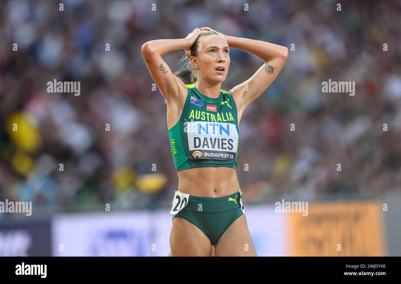 Rose DAVIES participating in the 5000 meters at the World Athletics ...