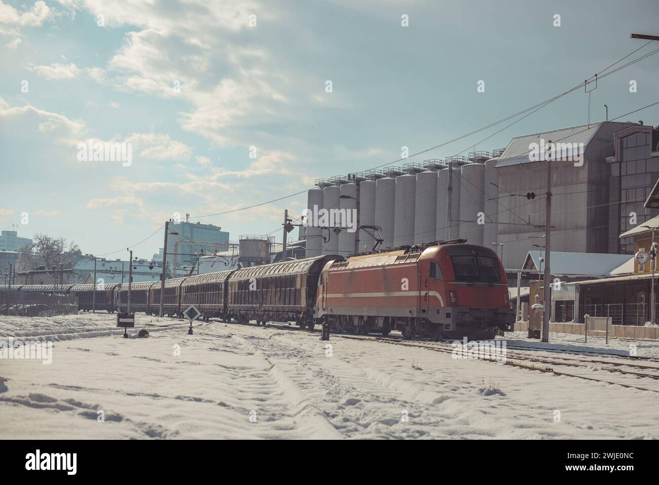 Covered wagon and locomotive hi-res stock photography and images - Alamy
