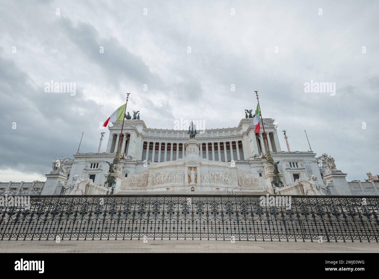 Monumento a vittorio emmanuele ii hi-res stock photography and images ...