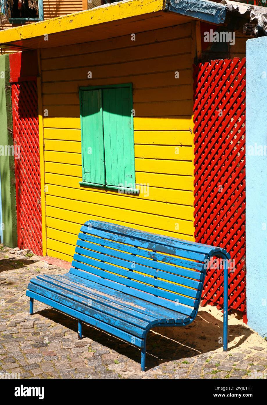 Public art bench hi-res stock photography and images - Alamy