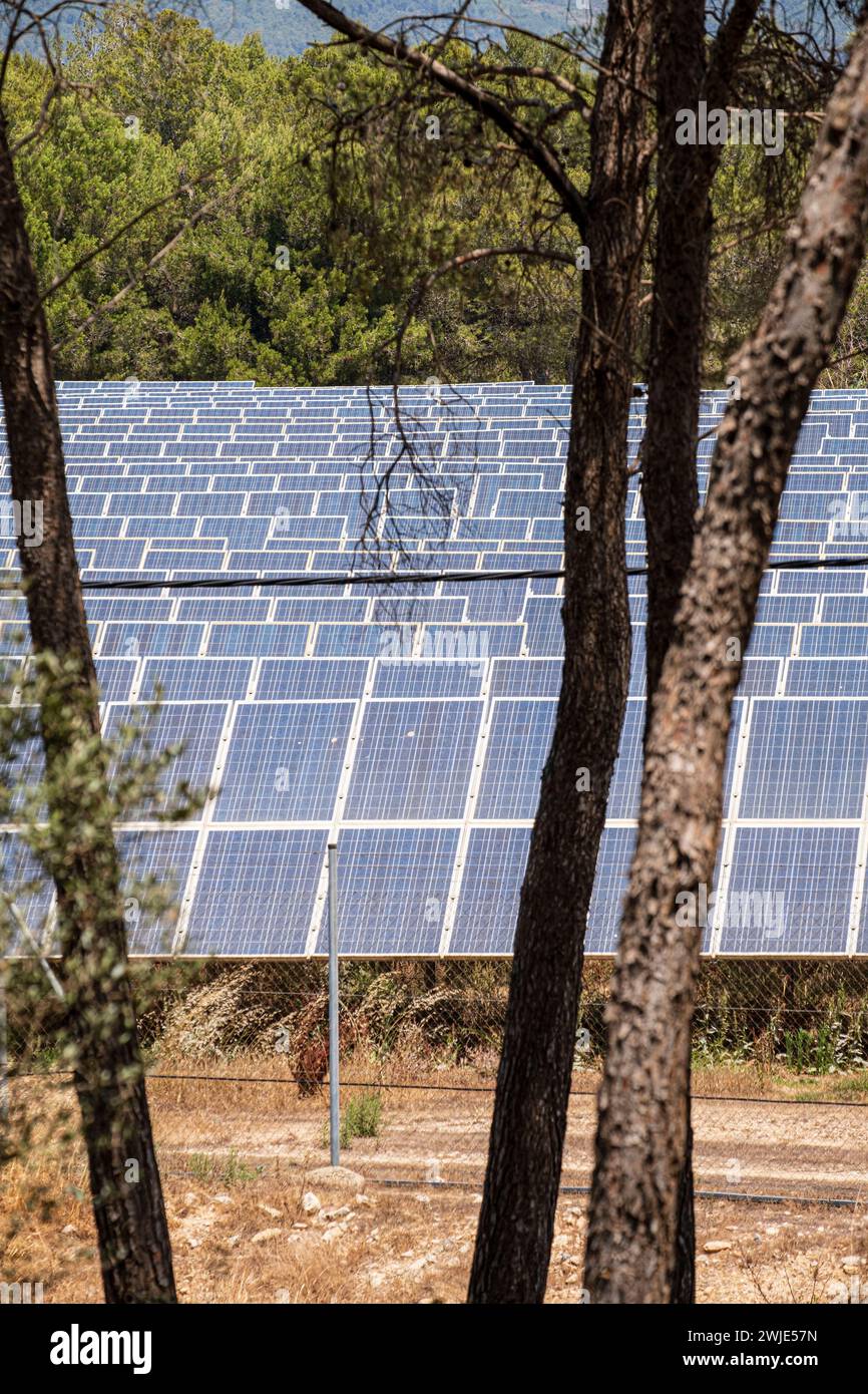 Generación solar hi-res stock photography and images - Alamy