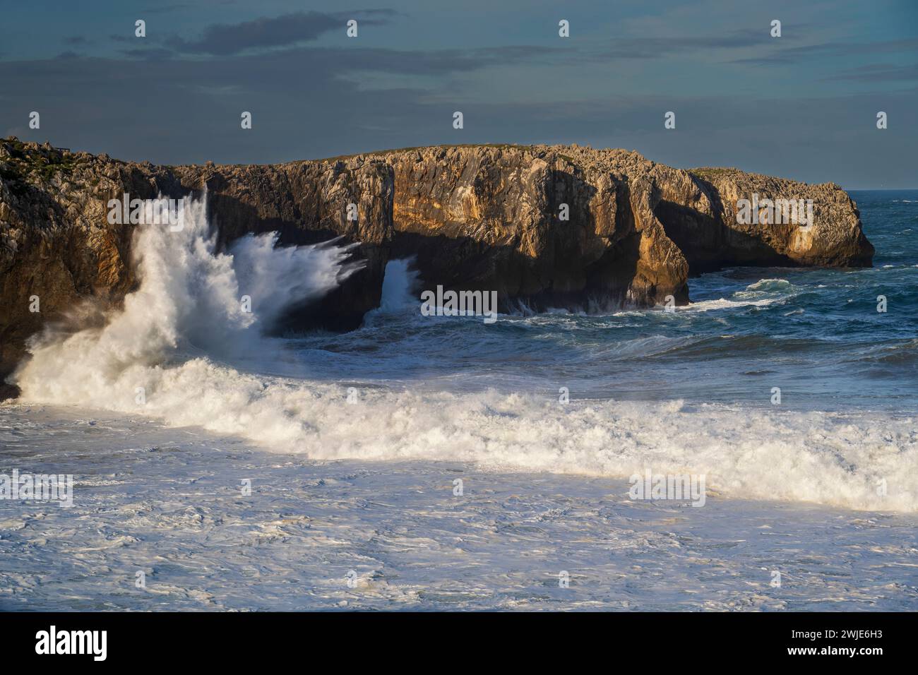 Waves sea stormy hi-res stock photography and images - Alamy