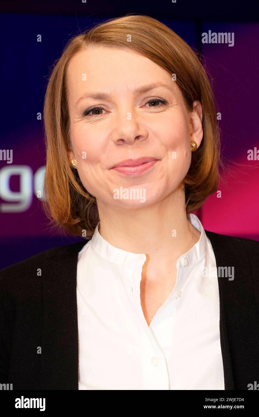 Helene Bubrowski in der ARD-Talkshow maischberger im Studio Berlin ...