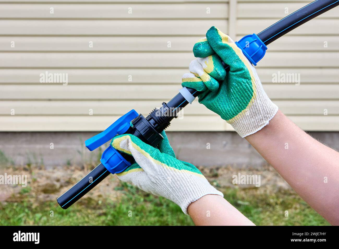 Joining plastic pipes using valve fitting with screw compression clamp ...