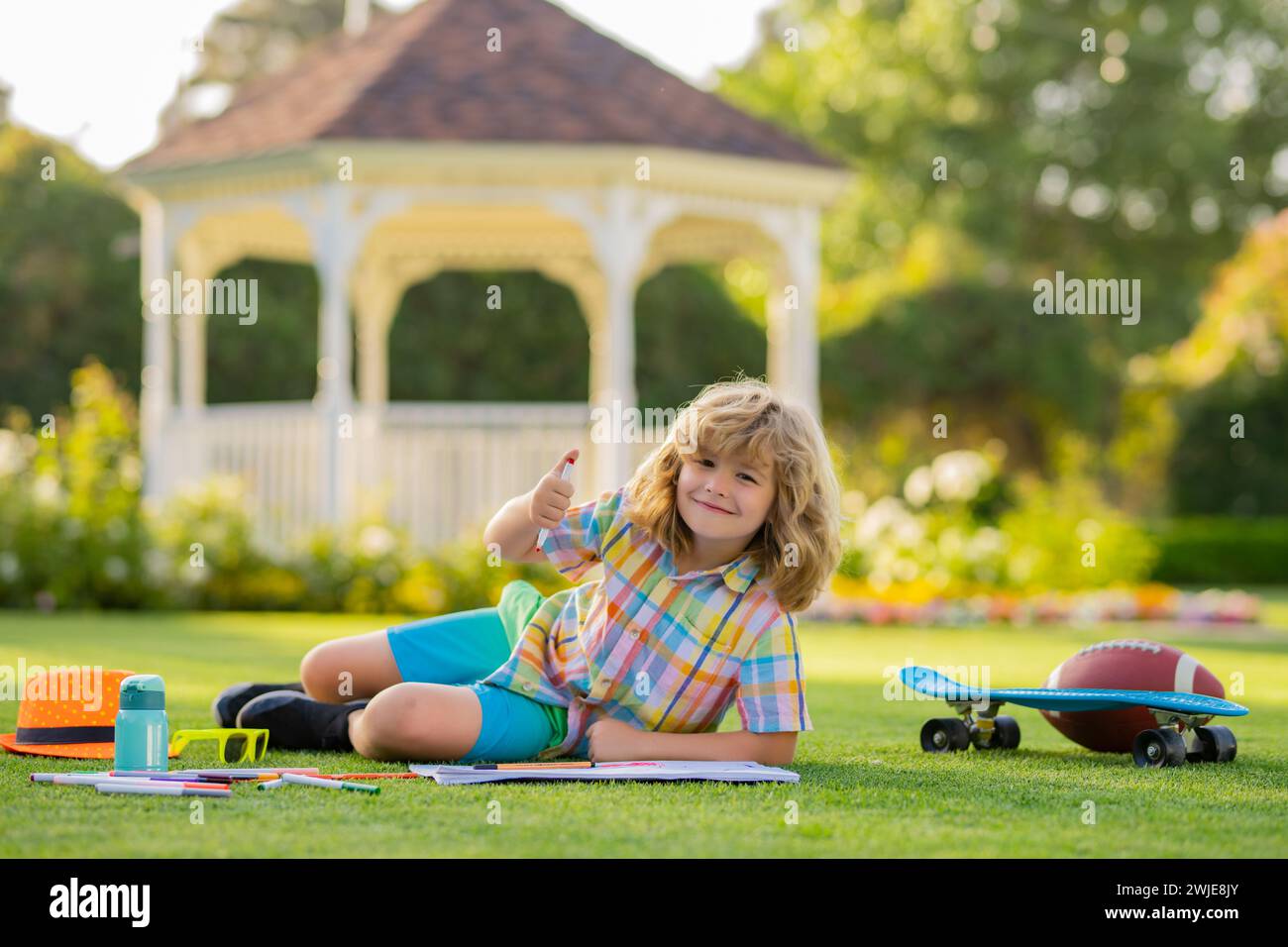 Summer kids leisure. School kid drawing in summer park, painting art ...