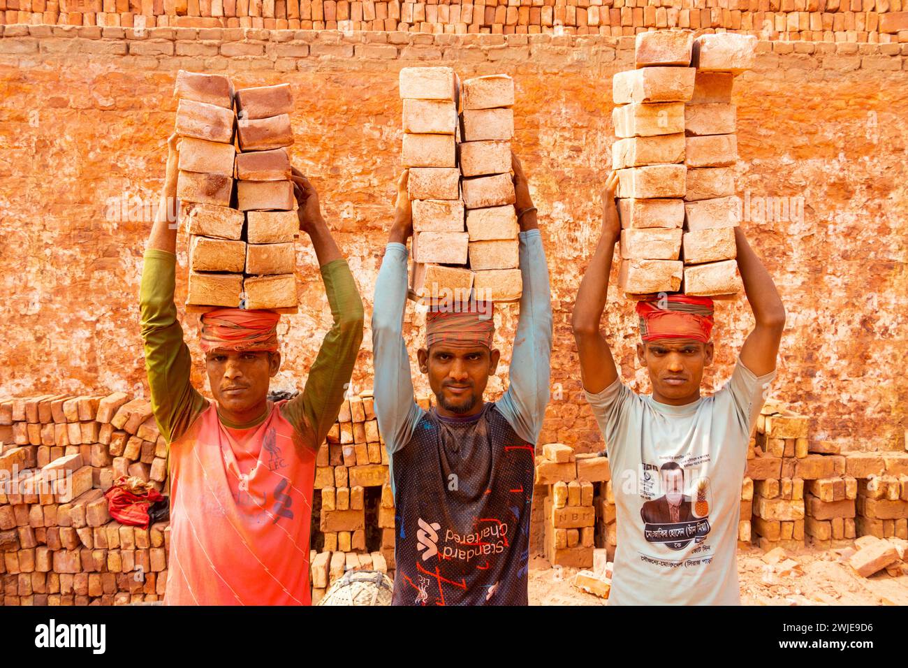 Child labour construction site hi-res stock photography and images - Alamy