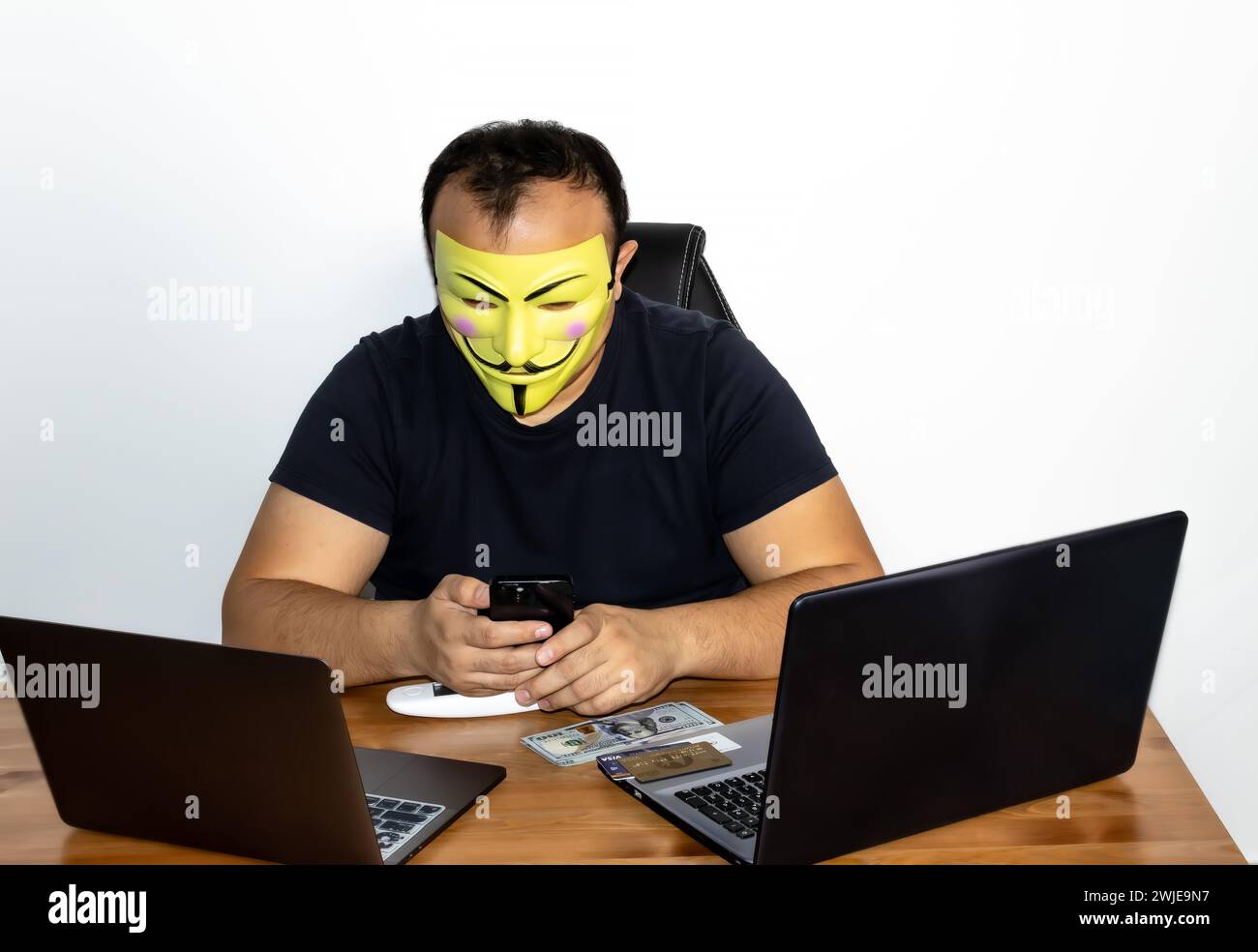 Young adult in black clothes with hidden face. Ill-intended fraudster ...