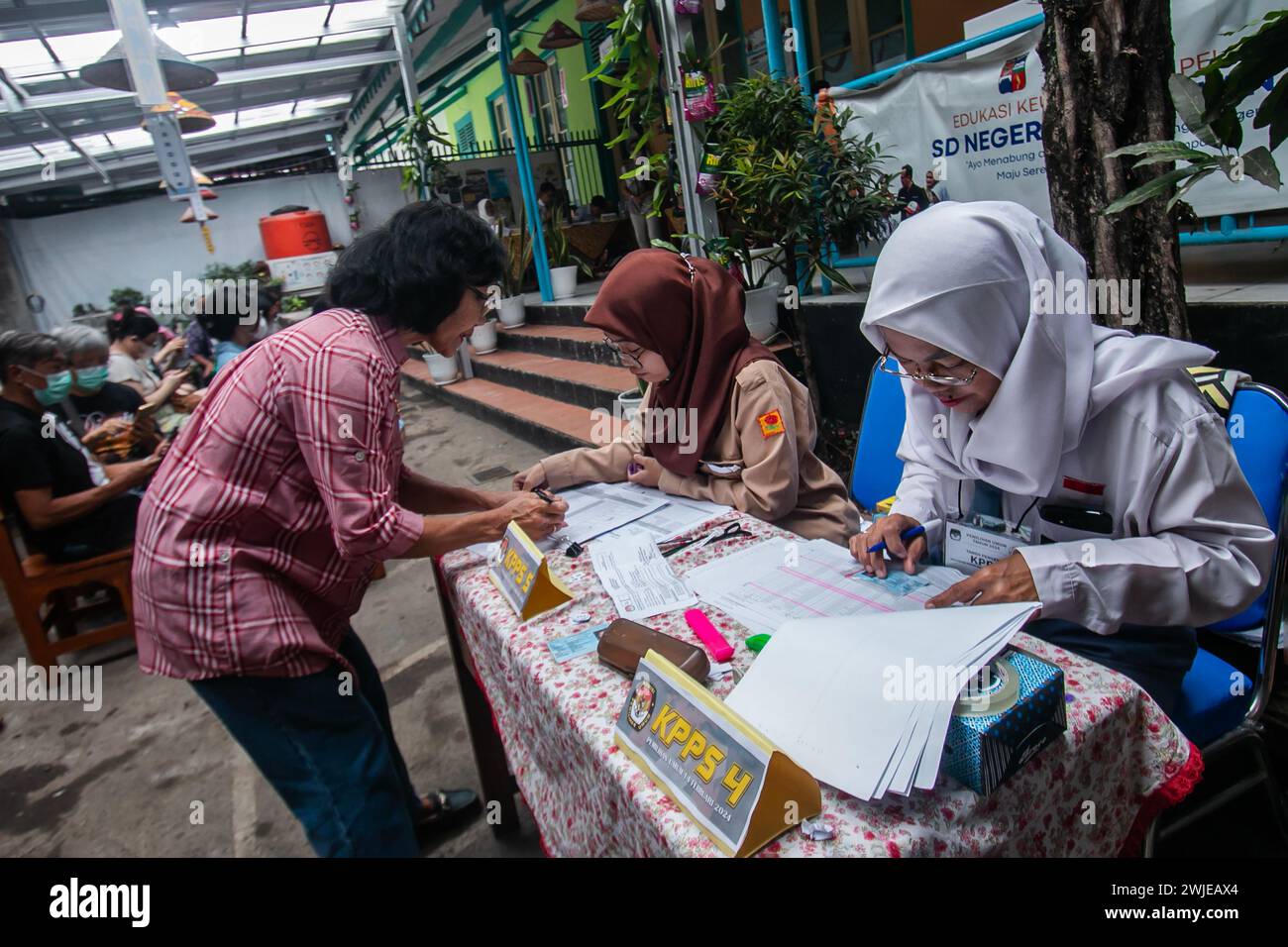 High school uniforms hi-res stock photography and images - Alamy