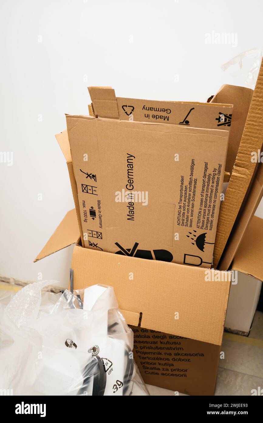 Logistics warehouse paris hi-res stock photography and images - Alamy