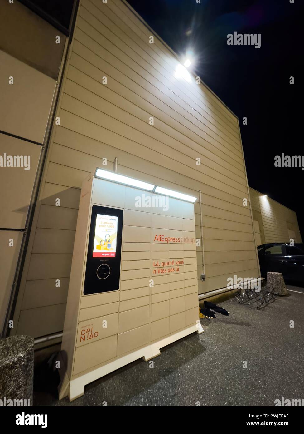 Aliexpress standard shipping hi-res stock photography and images - Alamy